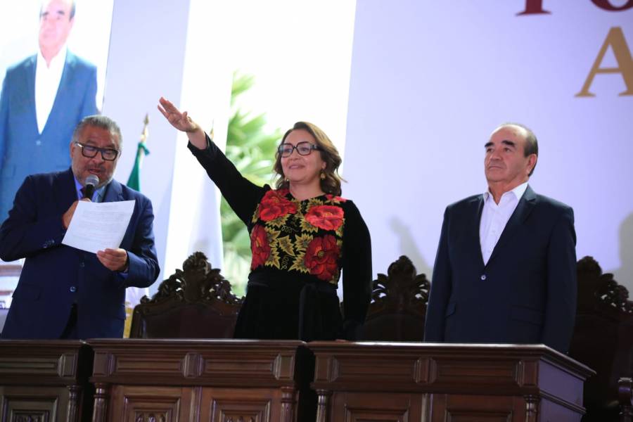 Azucena Cisneros asume como la primera Presidenta Municipal de Ecatepec ...